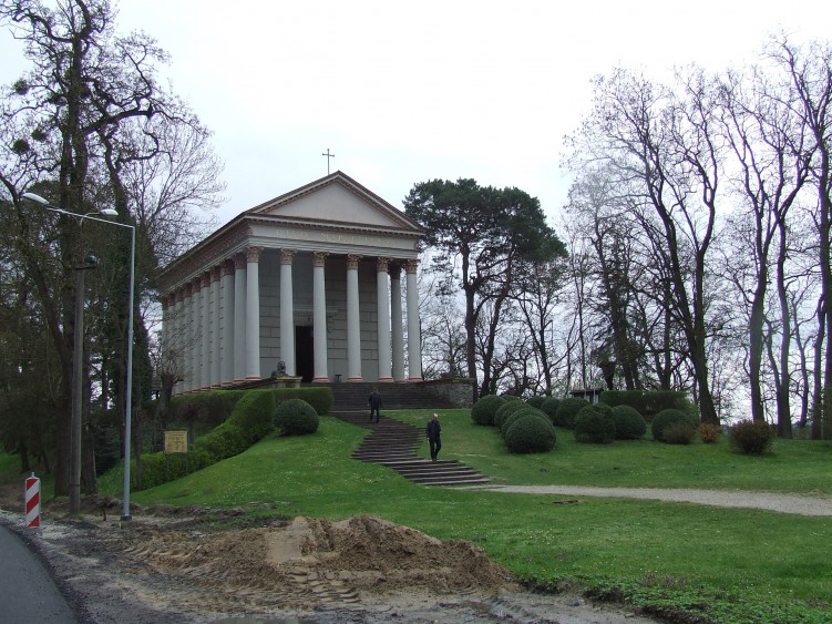 Zdjęcia: 05 Rogalin swiatynia sw Marcelina jest w stylu starozytnym ...