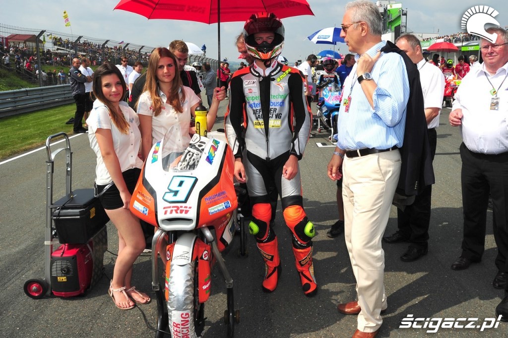 Zdjęcia: Pole startowe GP Niemiec Sachsenring 2013 - Dziewczyny na ...