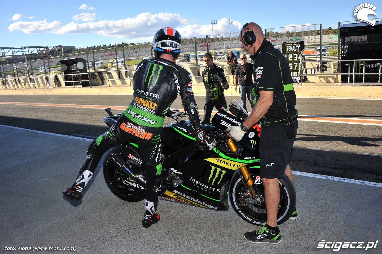 Zdjęcia: motogp testy tech3 yamaha - Testy MotoGP 2015 w Walencji ...