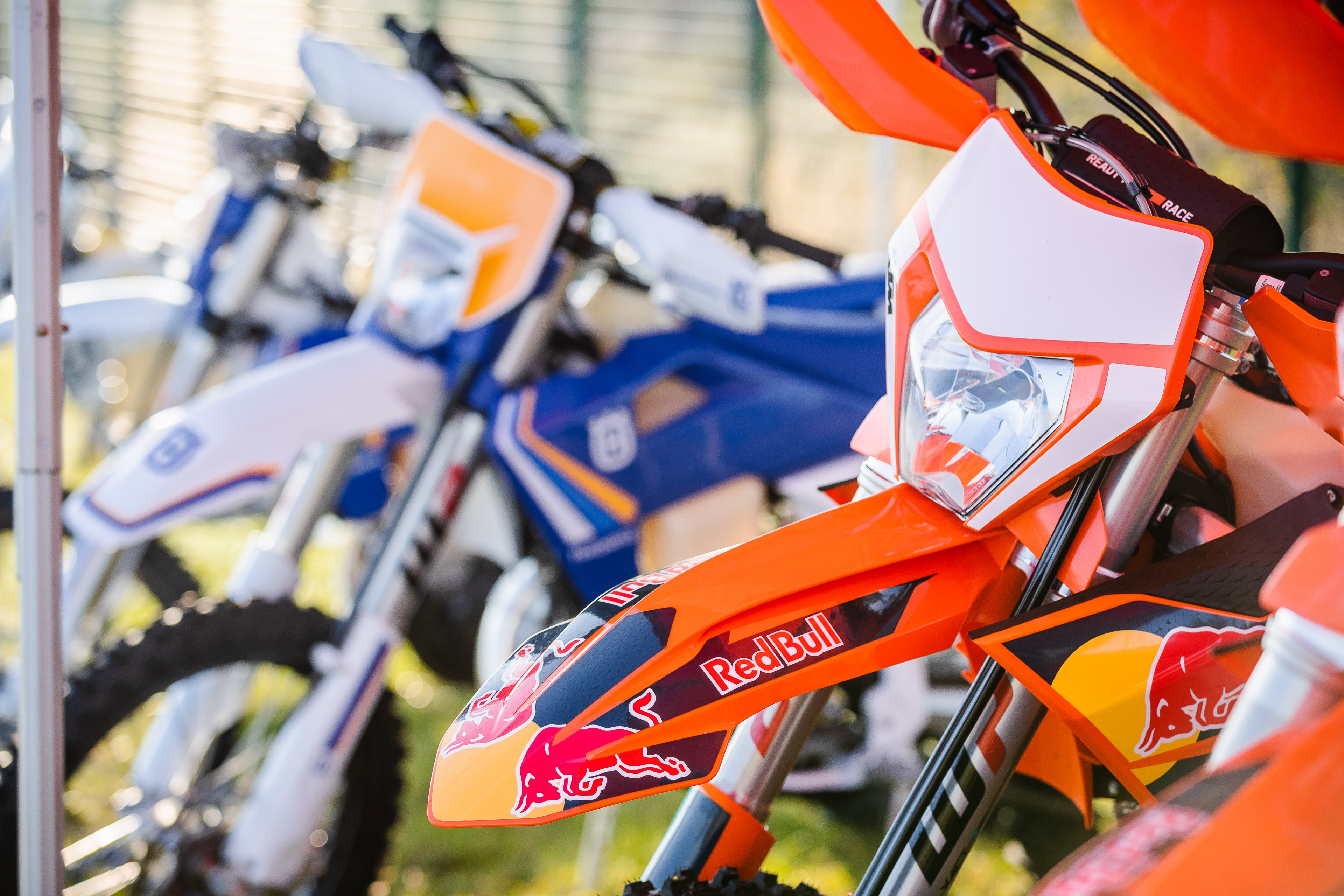 Zdjęcia: 37 czacha KTM LimitedEditions MY2025 - KTM EXC Champions Tak ...