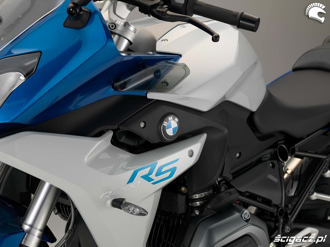 Zdjęcia: BMW R1200RS logo - 2015 BMW R1200RS w szybka trase