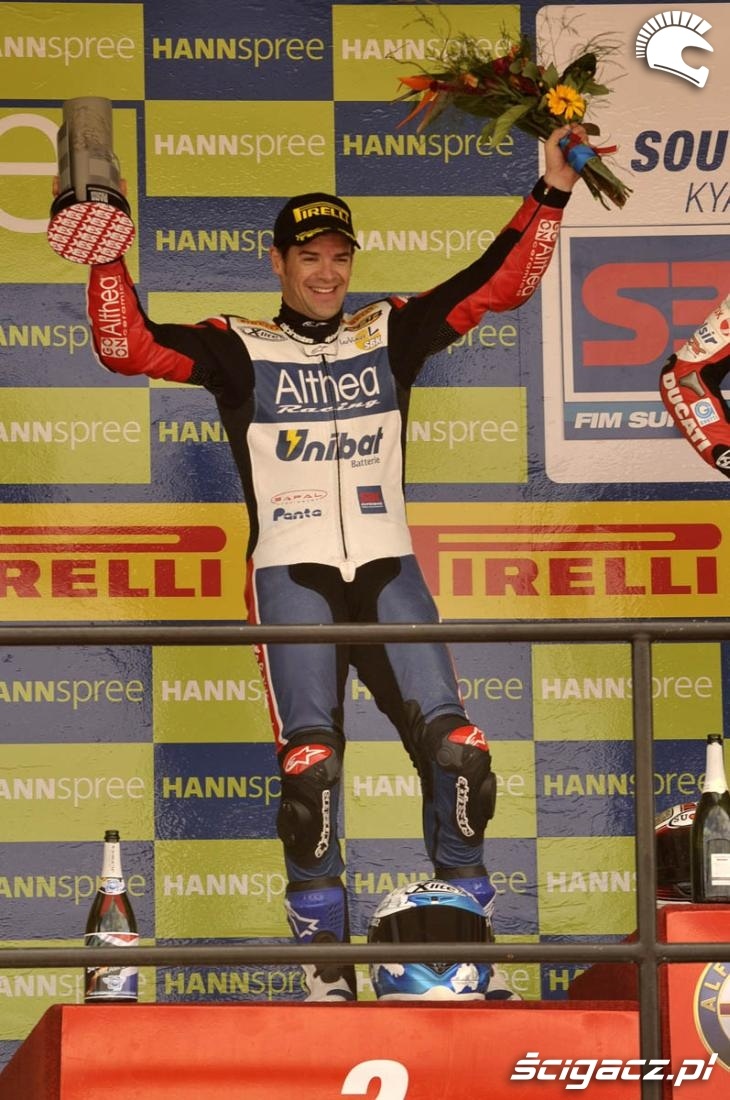 Zdjęcia: Carlos checa Kyalami podium 2010 - Carlos Checa wraca do MotoGP