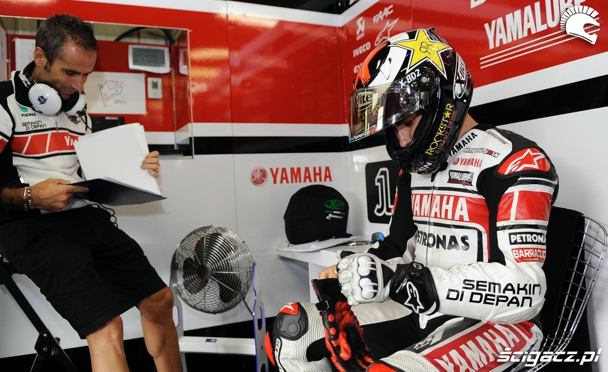 Zdjęcia: Lorenzo box - MotoGP Pedrosa wygrywa chaotyczny wyscig