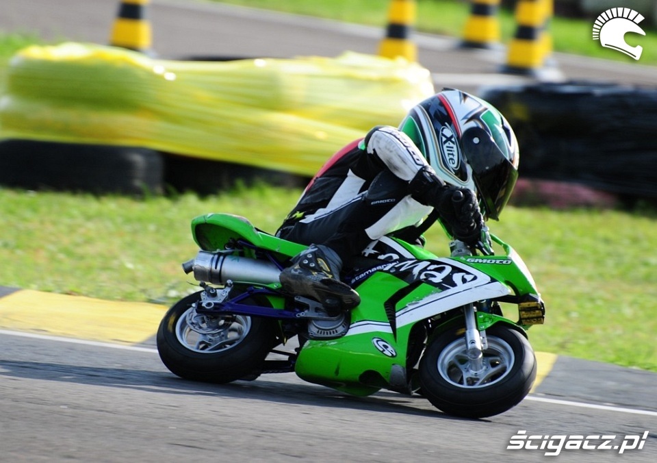 Zdjęcia: Mini bike wyscigi - Pocket Bike Racing nastepcy Valentino Rossiego