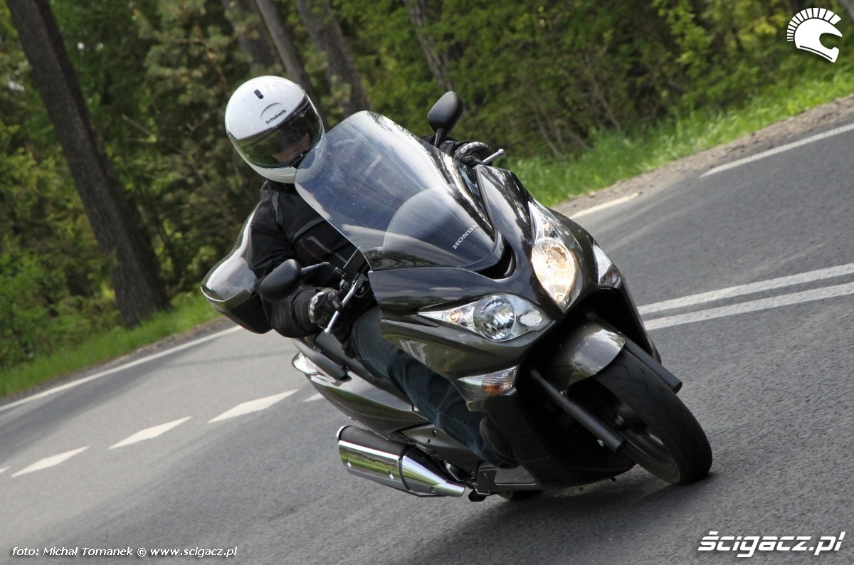 Zdjęcia: wejscie w zakret Honda SWT600 - Honda SW-T600 mini Goldwing